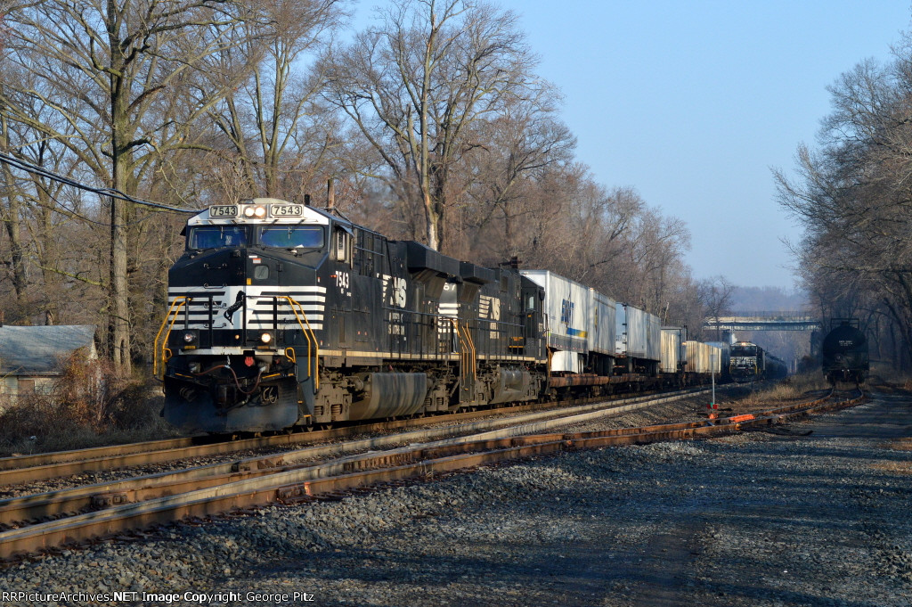 NS 7543 and train 24M